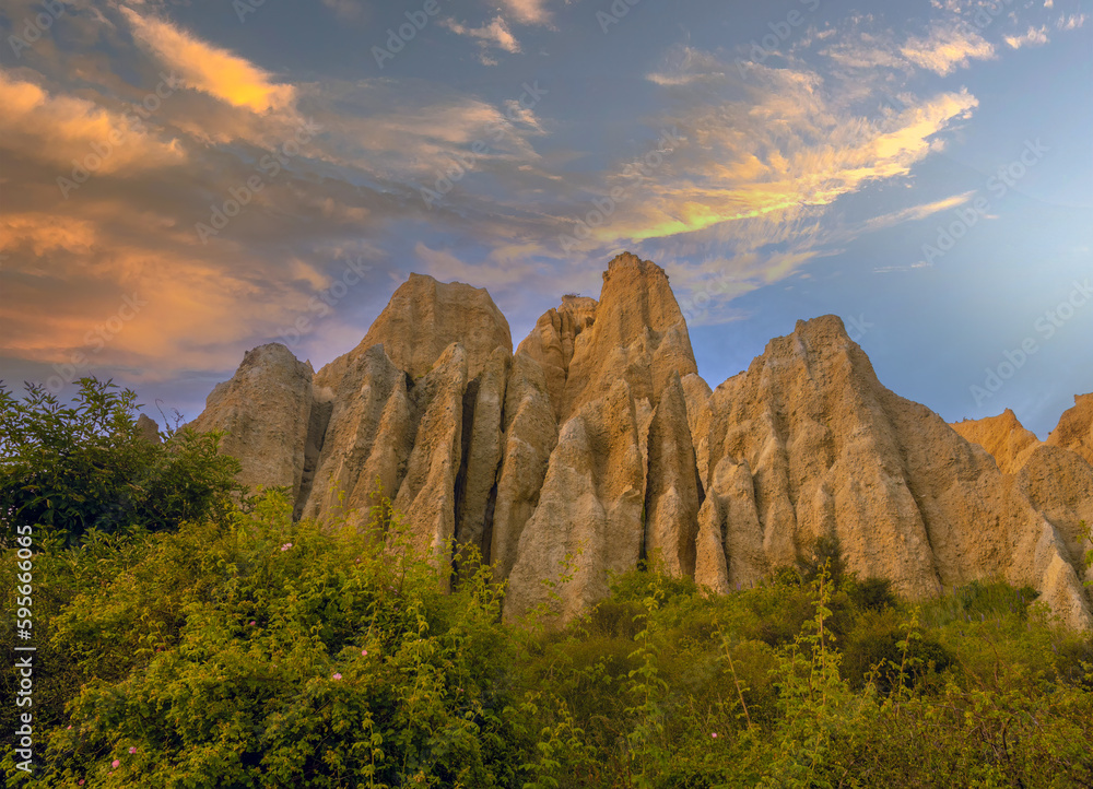 Omarama Clay Cliffs, extraordinary natural rock formations, Omarama ...