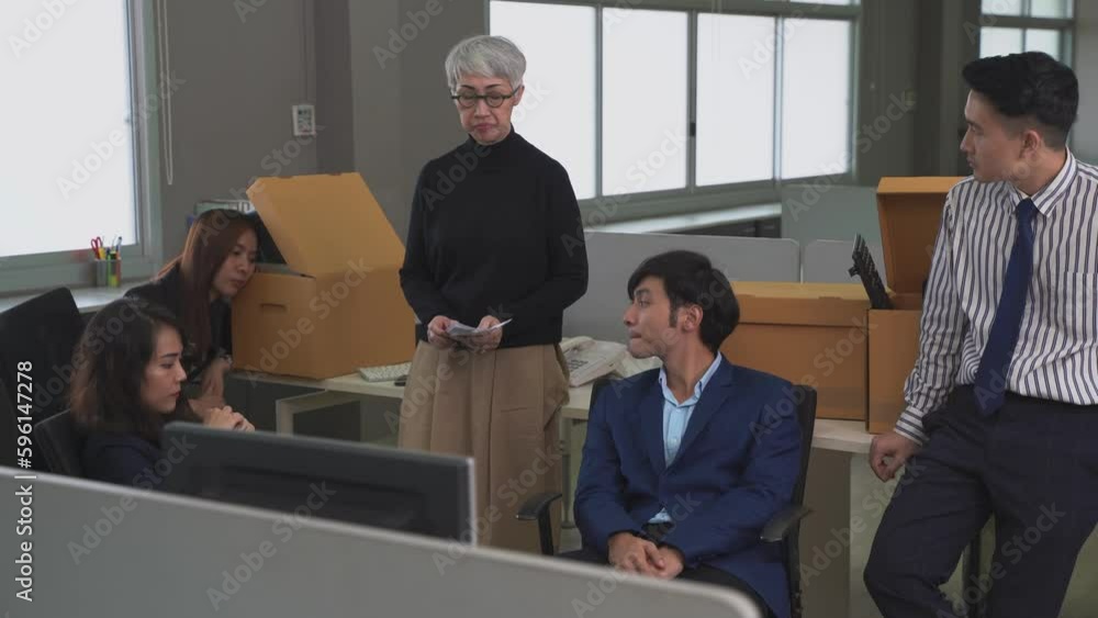 Vidéo Stock Asian Business team pack up stationery in box. senior woman ...