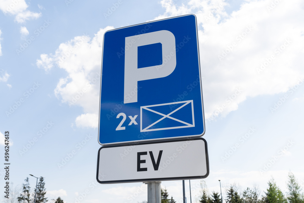 Foto de Electric vehicles charging station point. D-18a car parking ...