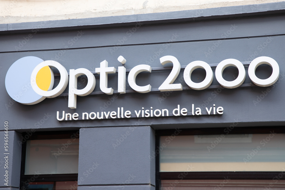 Optic 2000 logo facade wall sign text on store street brand facade ...