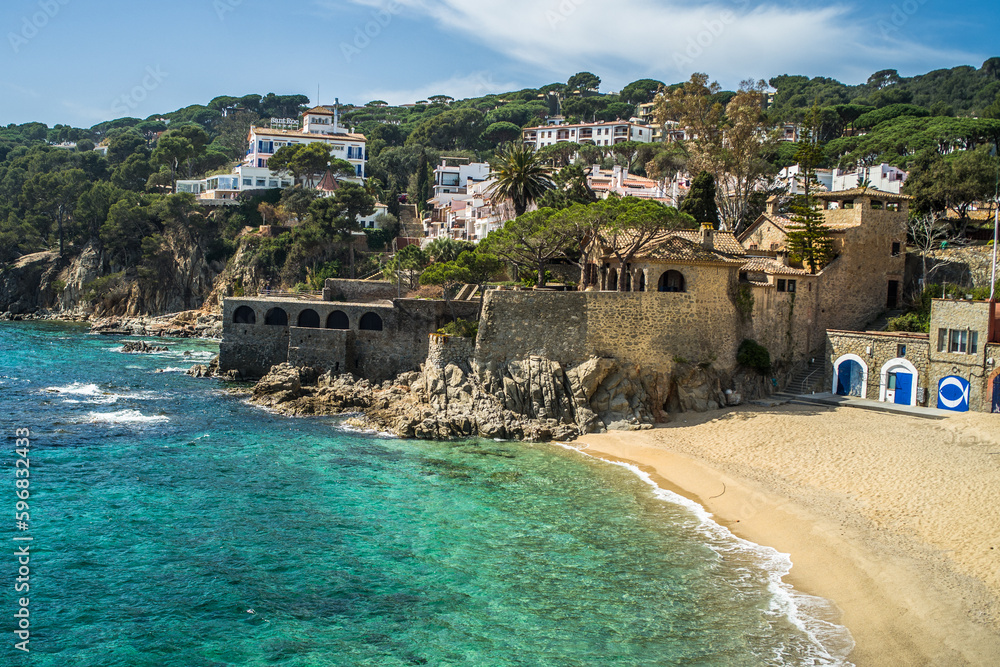 Foto de A classic white town on the Costa Brava. White houses ...