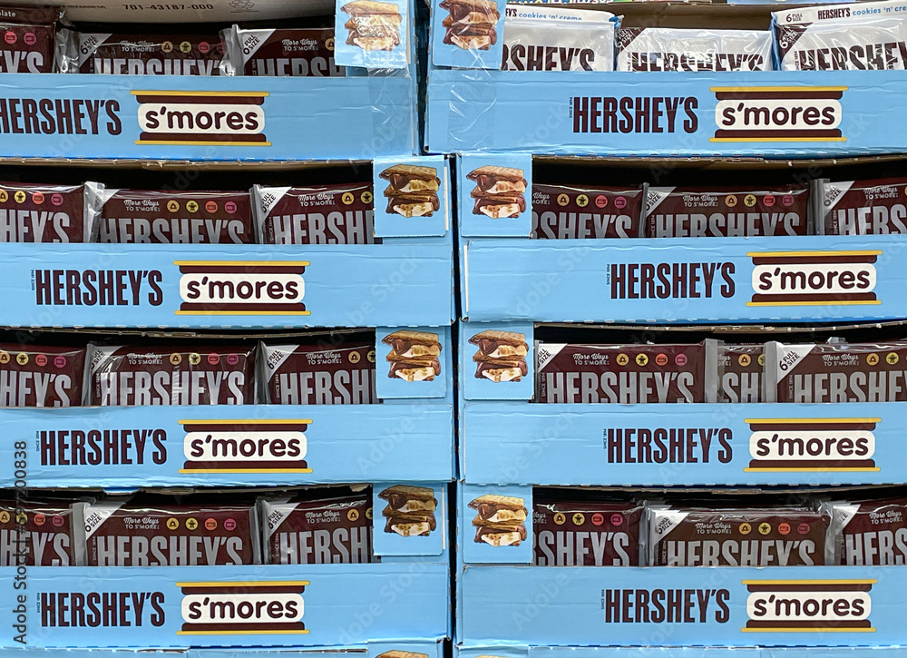 Foto de Hershey's Milk Chocolate display. Hershey's Chocolate is an ...