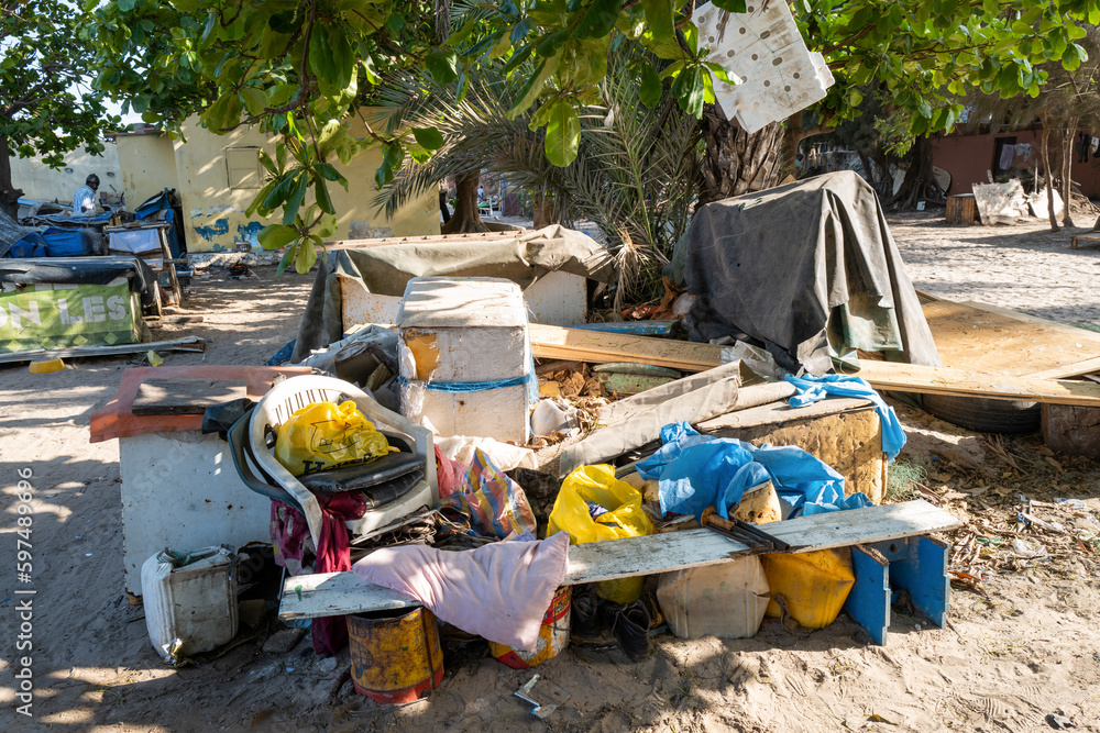 scène sur la plage du port de plaisance d ela ville de Dakar au Sénégal ...
