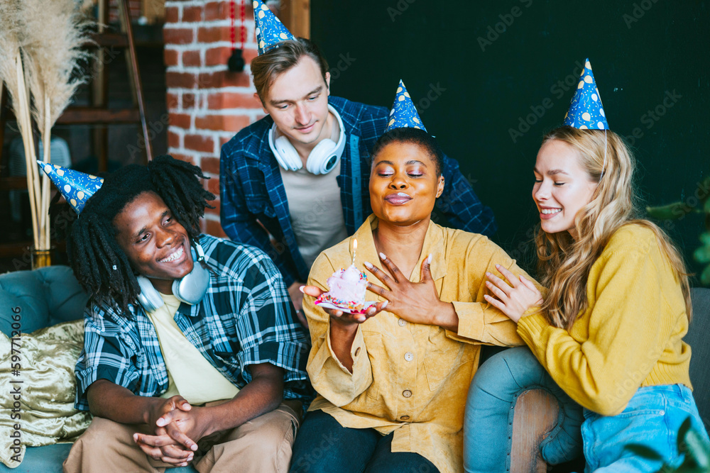 Foto de diversity and international group of young people friends ...