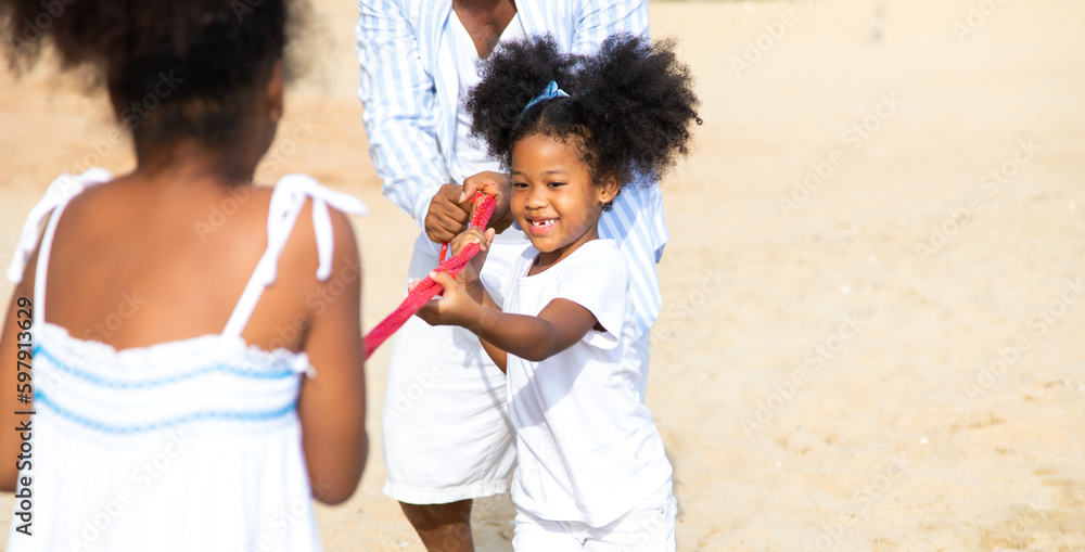 Foto de Black family having fun on the beach. mixed race family ...
