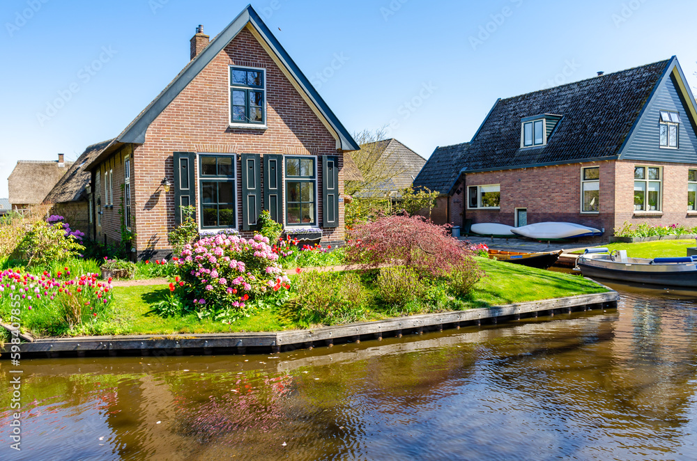 View of typical houses of Giethoorn,The Netherlands. The beautiful ...