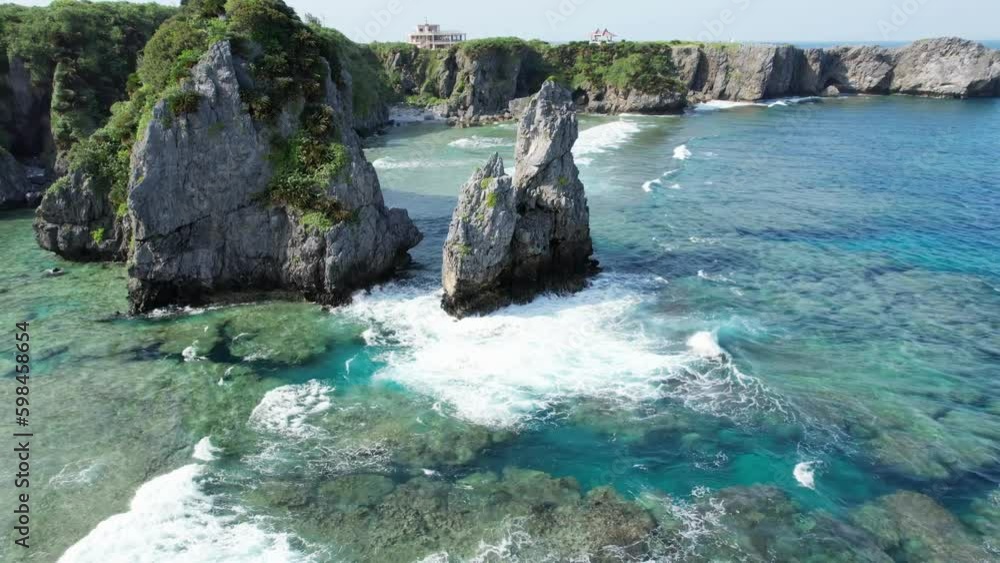 沖縄本島の国頭郡国頭村辺戸にある辺戸岬や宇佐浜ビーチをドローンで撮影する風景 Scenery of Cape Hedo and Usahama ...