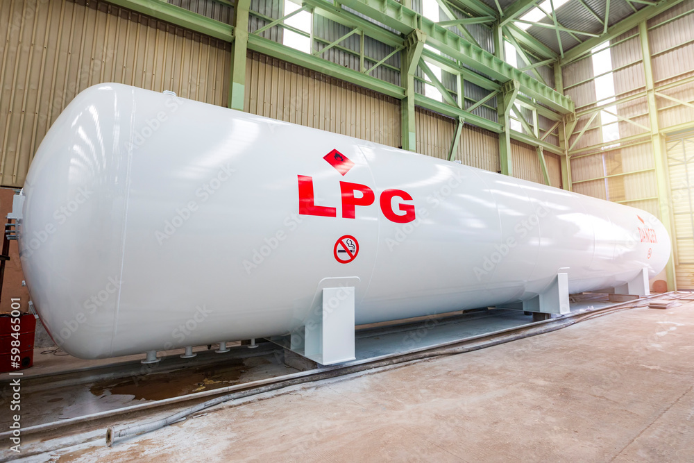 A pressure vessel (lpg) constructed of a horizontal steel cylinder (LPG ... A pressure vessel (lpg) constructed of a horizontal steel cylinder (LPG ...