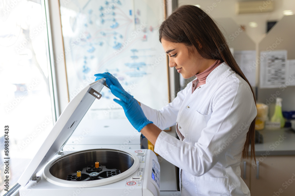 Foto de Scientist, worker, Laboratory technician using centrifuge ...