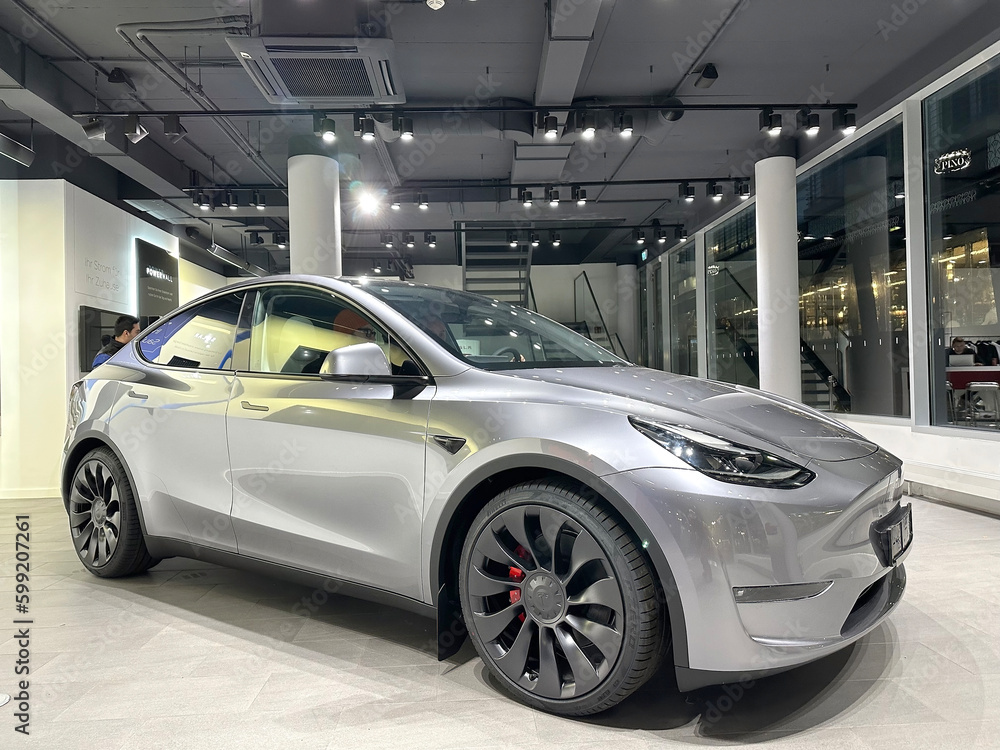 Tesla car model Y in liquid silver dubbed Mercury Silver Metallic color ...