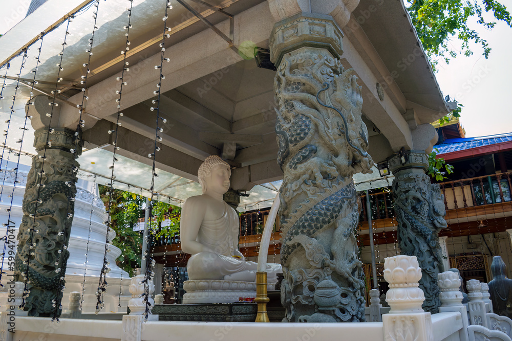 The Gangaramaya Temple is one of the most important temples in Colombo ...