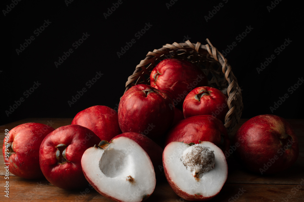 The pomarosa is an exotic fruit with a high concentration of ...