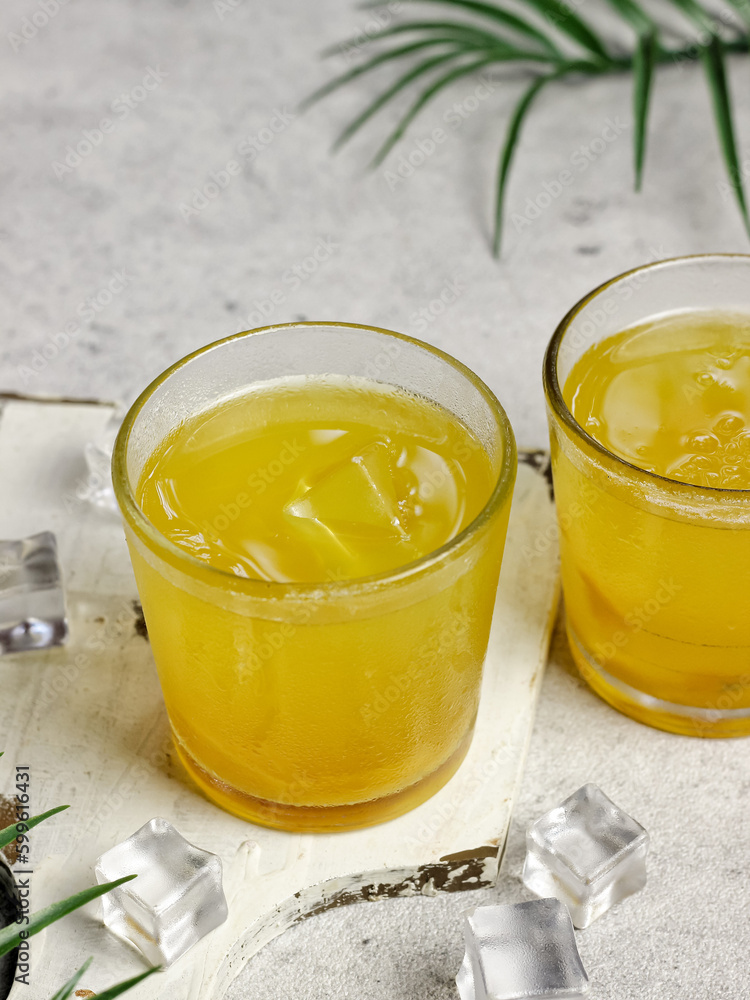 Foto de Es sinom or sinom drink ice. Sinom is a traditional Indonesian ...