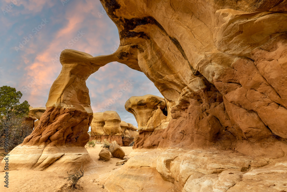 Metate Arch Devil’s Garden Grand Staircase-Escalante National Monument ...