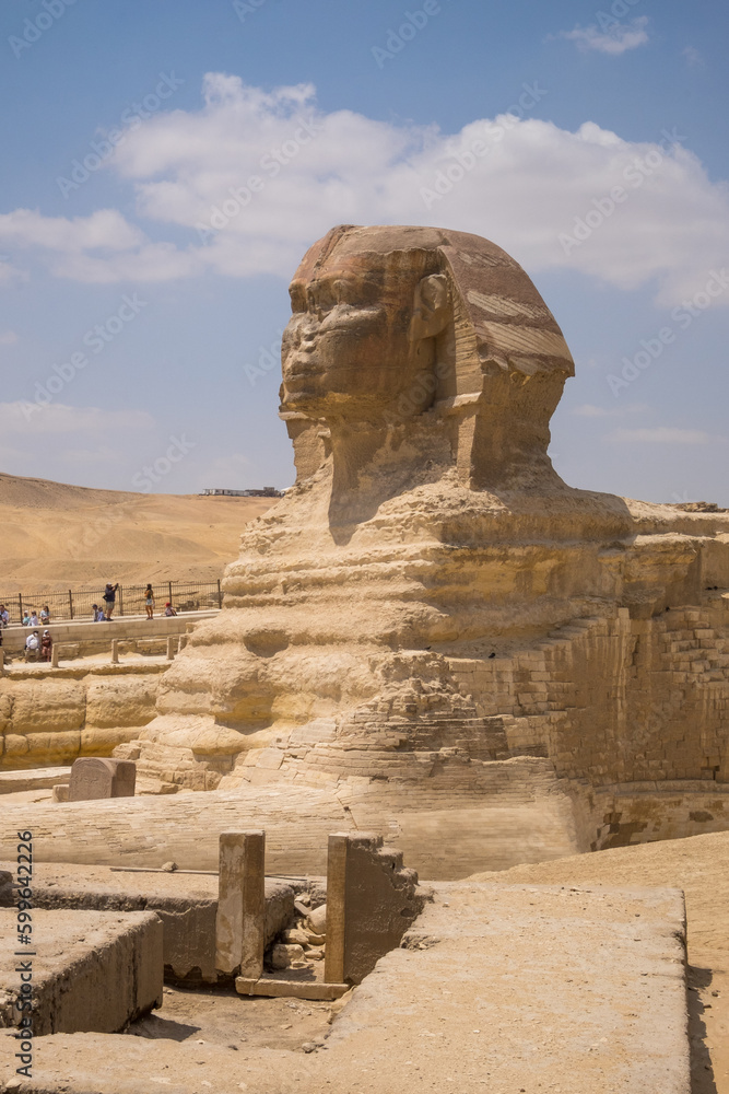 Esfinge con cuerpo de león y cabeza humana en Guiza, El Cairo, Egipto ...