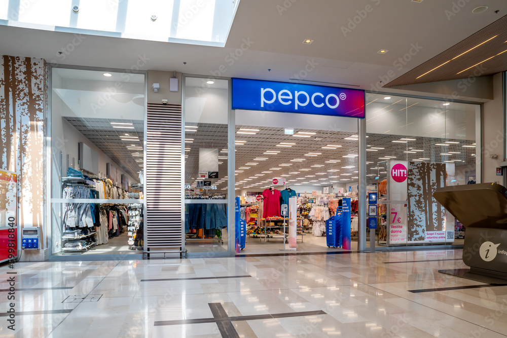 Carmagnola, Torino, Italia - 05 maggio 2023: Pepco store inside the ...