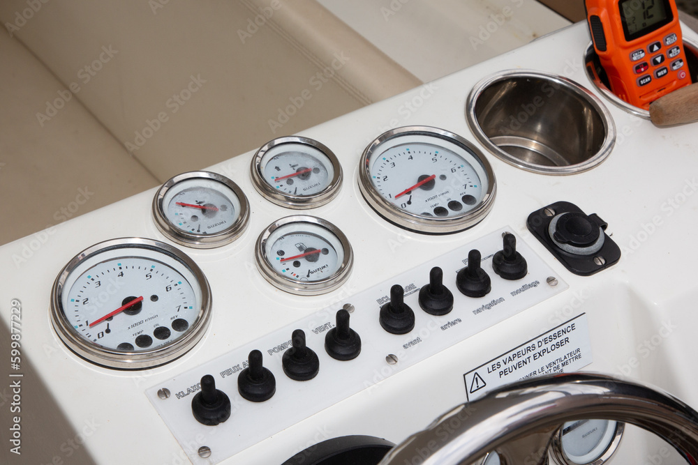 Foto de suzuki marine logo sign and text brand meter gauges and boat dashboard outboard motor ...