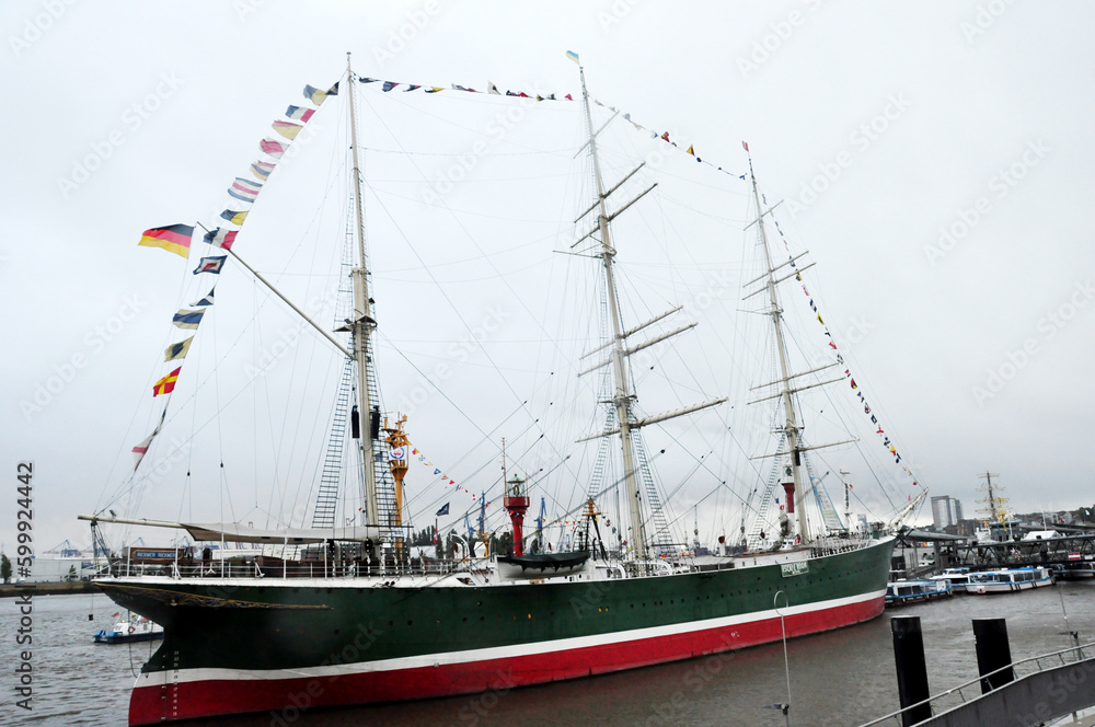 Das Museumsschiff Rickmer Rickmers im Hamburger Hafen beim Hafenfest ...