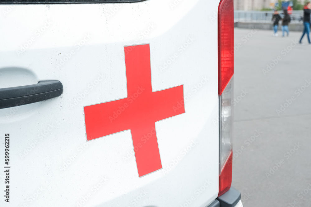 Foto de RUSSIA, MOSCOW - april 21, 2022.The ambulance Austrian Red ...