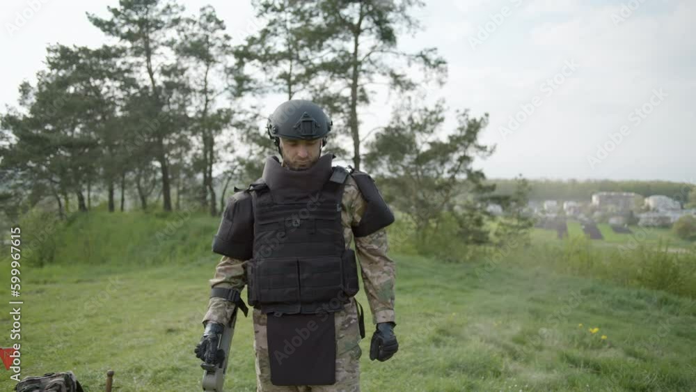 Video „Army soldier removes mines, sapper with examines territory ...