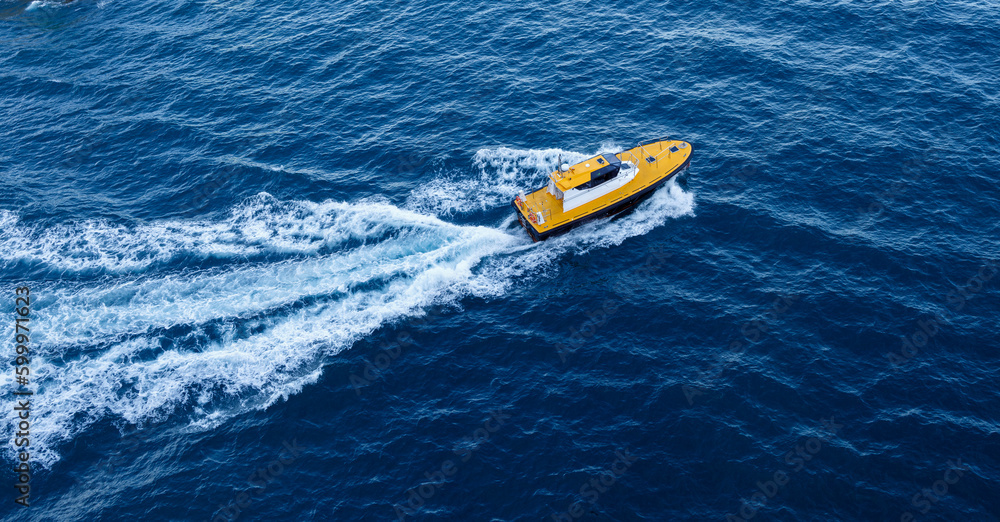 Yacht in the sea. Water splash, waves, yellow motorboat for recreation ...