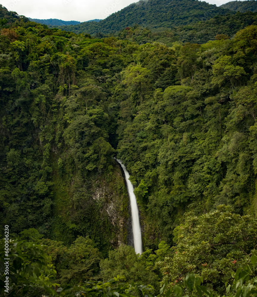 cascada de la Fortuna en Costa Rica Stock Photo | Adobe Stock