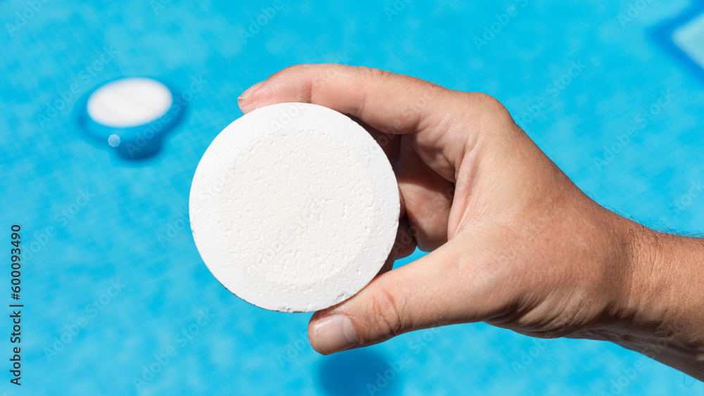 Pool cleaner with chlorine tablets to have optimal water quality for ...