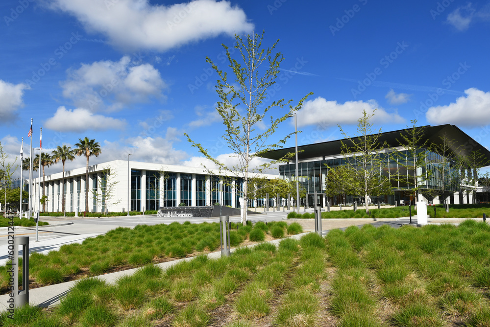 Foto de IRVINE, CALIFORNIA - 7 MAY 2023: Edwards Lifesciences is a ...
