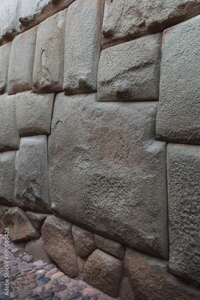 12 sided Inca Hatunrumiyoc stone, Twelve angled stone (La Piedra de Los ...