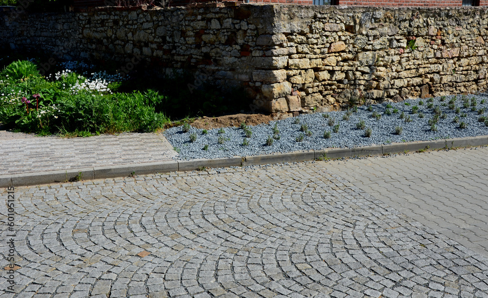 in the middle of the road leading to the residential area, the police ...