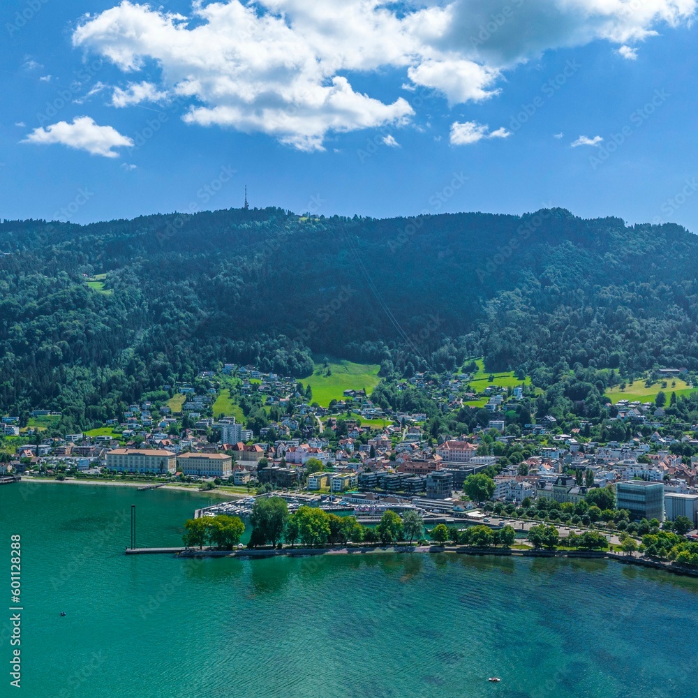 Bregenz am Bodensee im Luftbild, Blick über die Seepromenade auf die ...