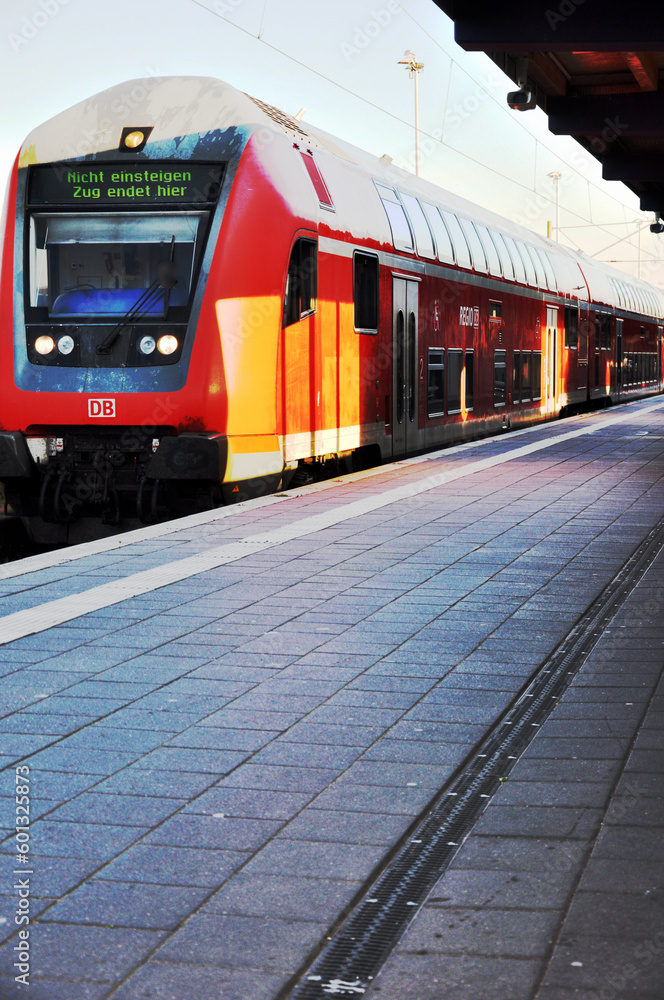 Zdjęcie Stock: Endstation nicht einsteigen der Zug endet hier ...