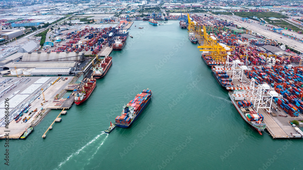 Fotografia do Stock: container ship and commercial port loading and ...