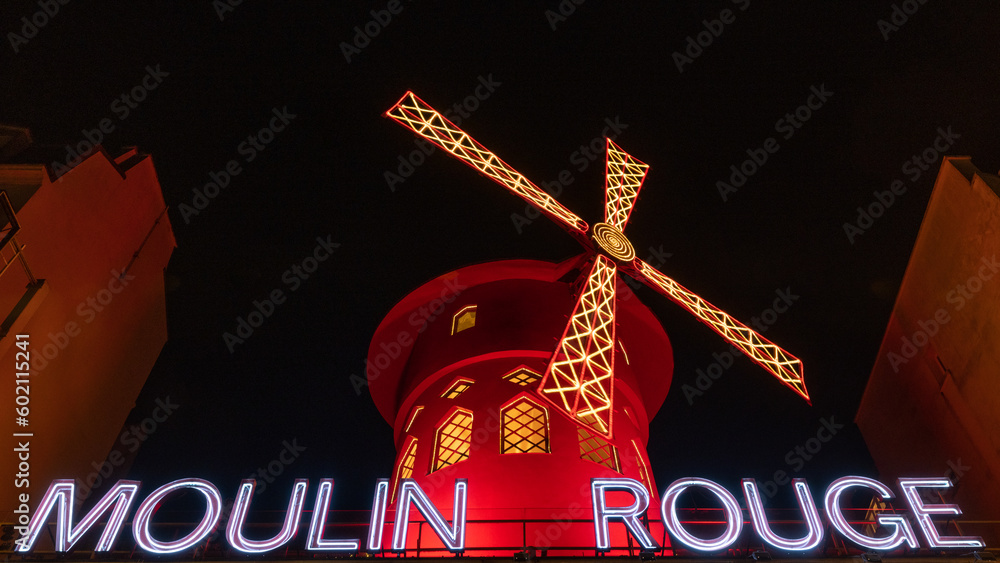 Foto de Moulin Rouge Paris France. Burlesque show windmill and building ...
