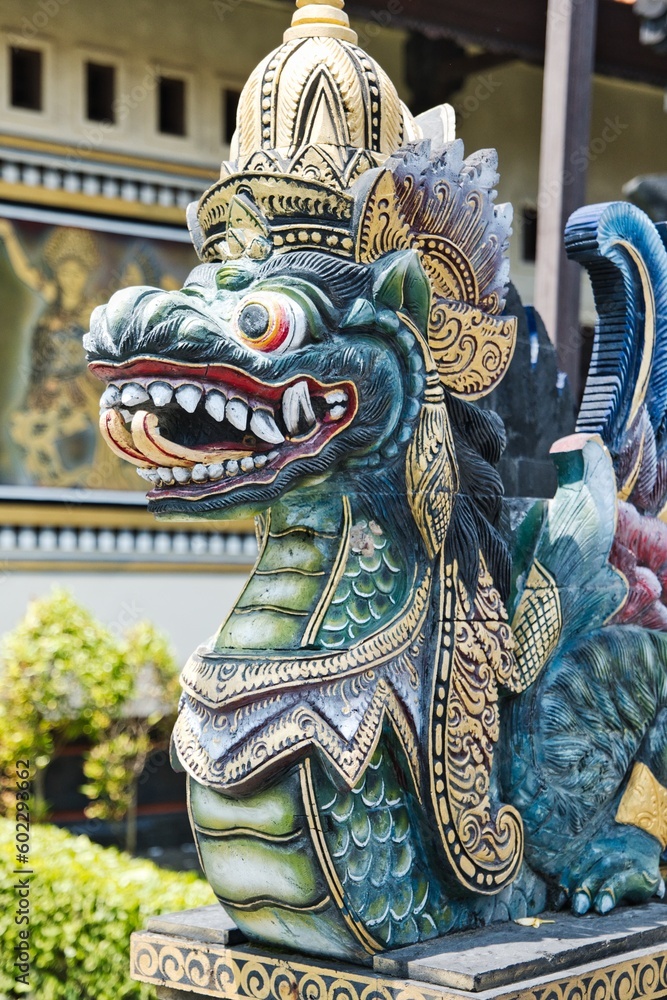 Dragon like statue in Pura Tanah Lot temple in Bali, Indonesia ...