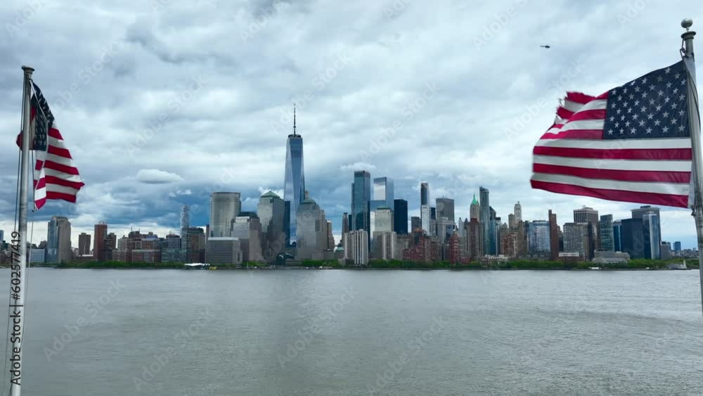 Vidéo Stock Two USA flags. Patriotic American flags with NYC skyline ...