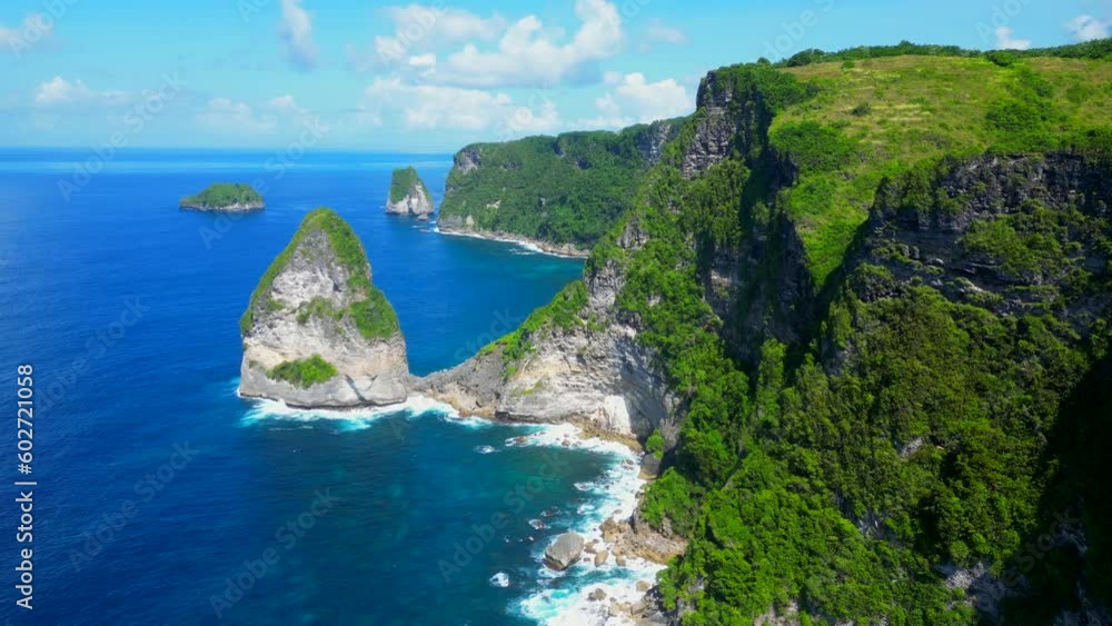 Vidéo Stock Aerial view of Manta point in Nusa Penida. Manta Point is ...