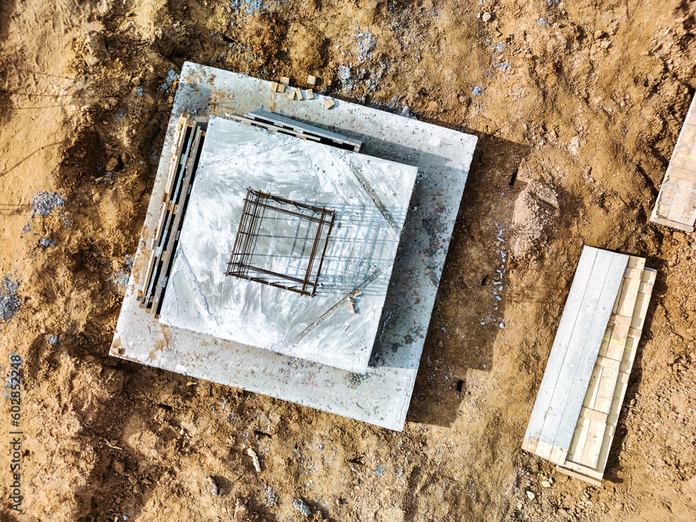 Monolithic reinforced concrete foundations or grillages for the ...