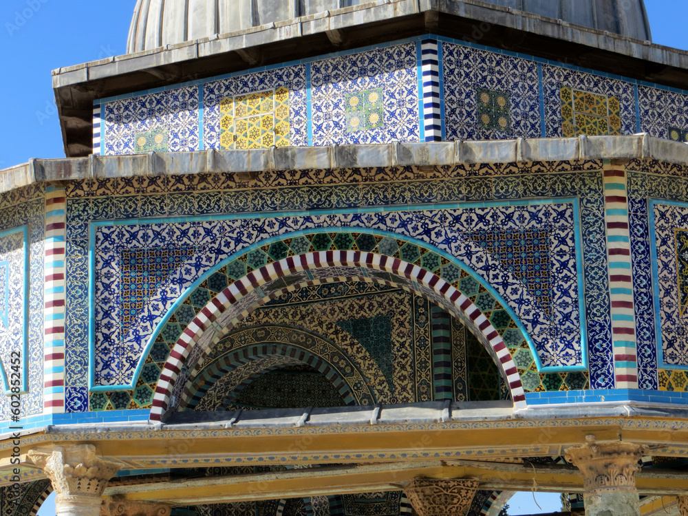 Colorful mosaic tiles. Arabic patterns on the Dome of the Rock, Temple ...