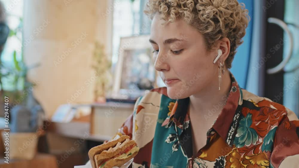 Vídeo do Stock: Stylish young gen Z girl with disability wearing ...