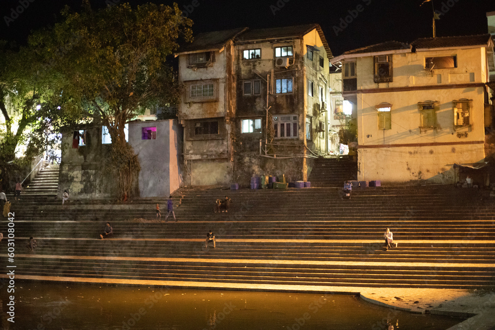 Banganga Tank in Mumbai, India, part of the Hindu Walkeshwar Temple ...
