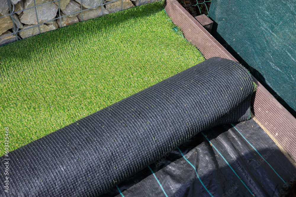 Installation in the garden of a plastic lawn for a child with an anti ...