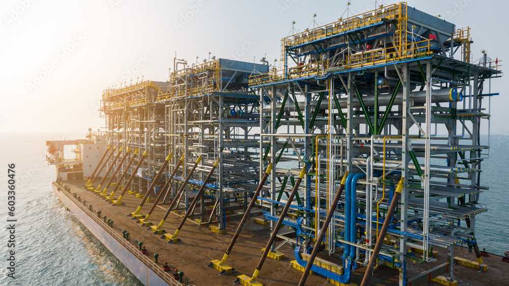 Tender Drilling Oil Rig on Barge Ship transportation Rid to Oil Rig in ...