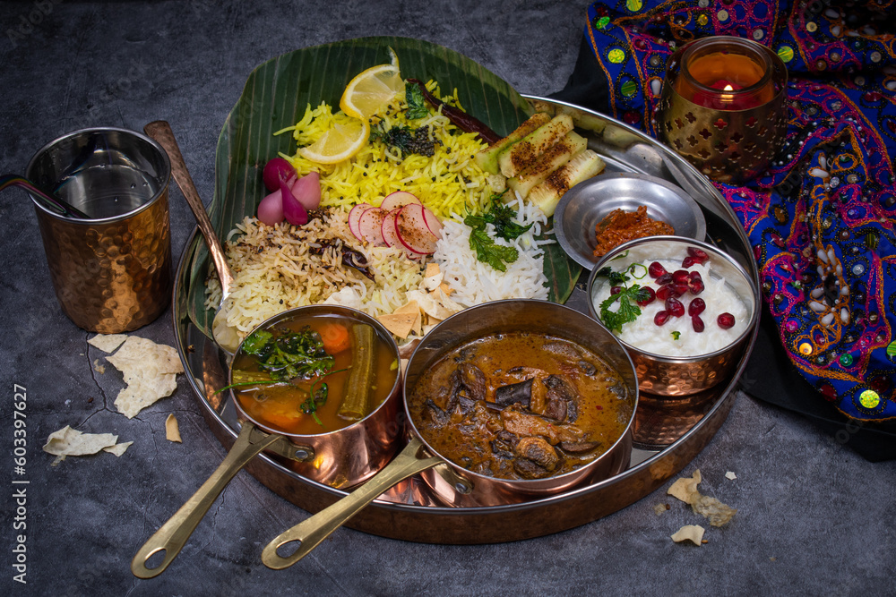 Foto de South Indian vegetarian thali consisting of a variety of rice ...