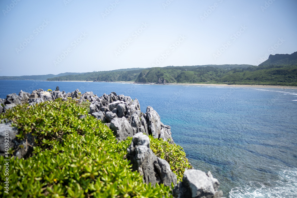 沖縄県国頭郡国頭村辺戸の辺戸岬や宇佐浜の海を地上で撮影した風景 Scenery of the sea at Cape Hendo and ...