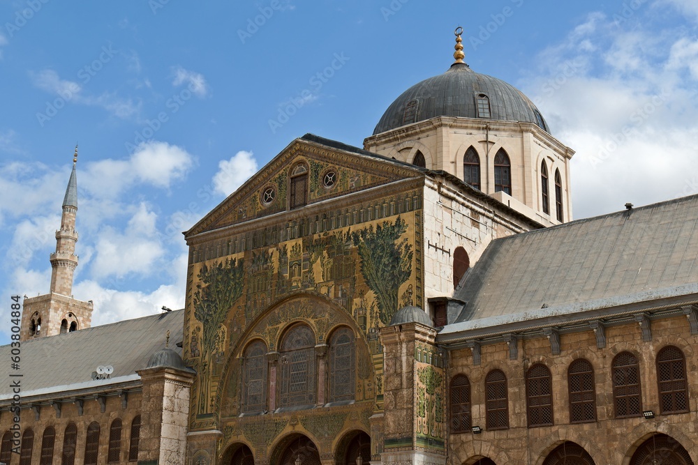 Foto de The Umayyad Mosque is the largest mosque in Damascus. It is one ...