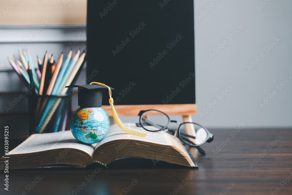 Graduation cap with Earth globe. Concept of global business study ...