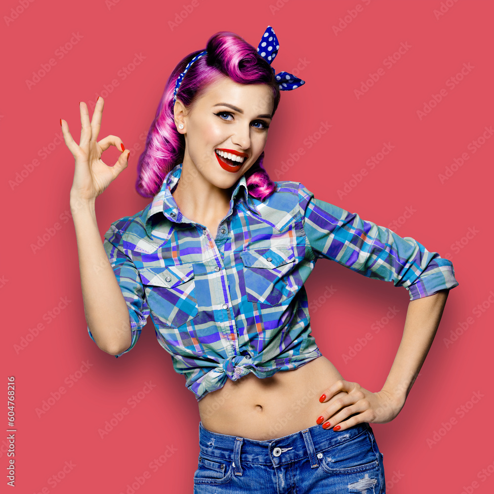 Foto Stock Pin up girl. Portrait photo of excited cheerful smiling red ...