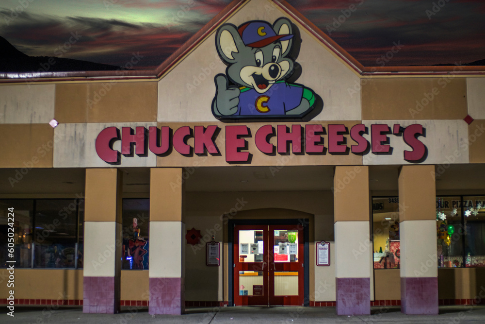 Chuck E Cheeses arcade and restaurant at night entrance Stock Photo ...