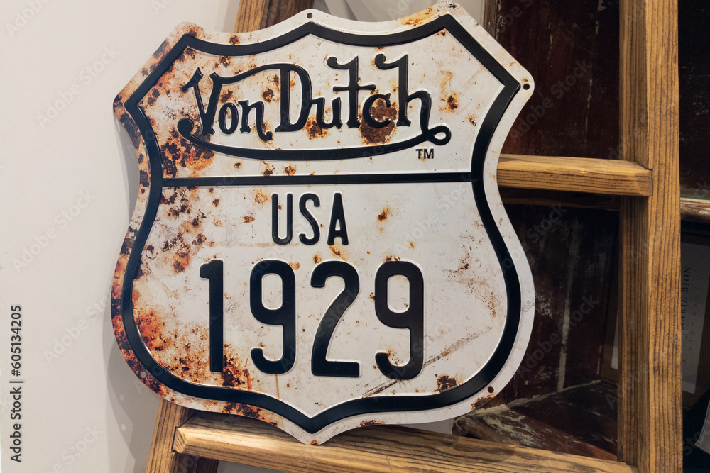 von dutch usa 1929 wall facade boutique brand logo and sign text in ...